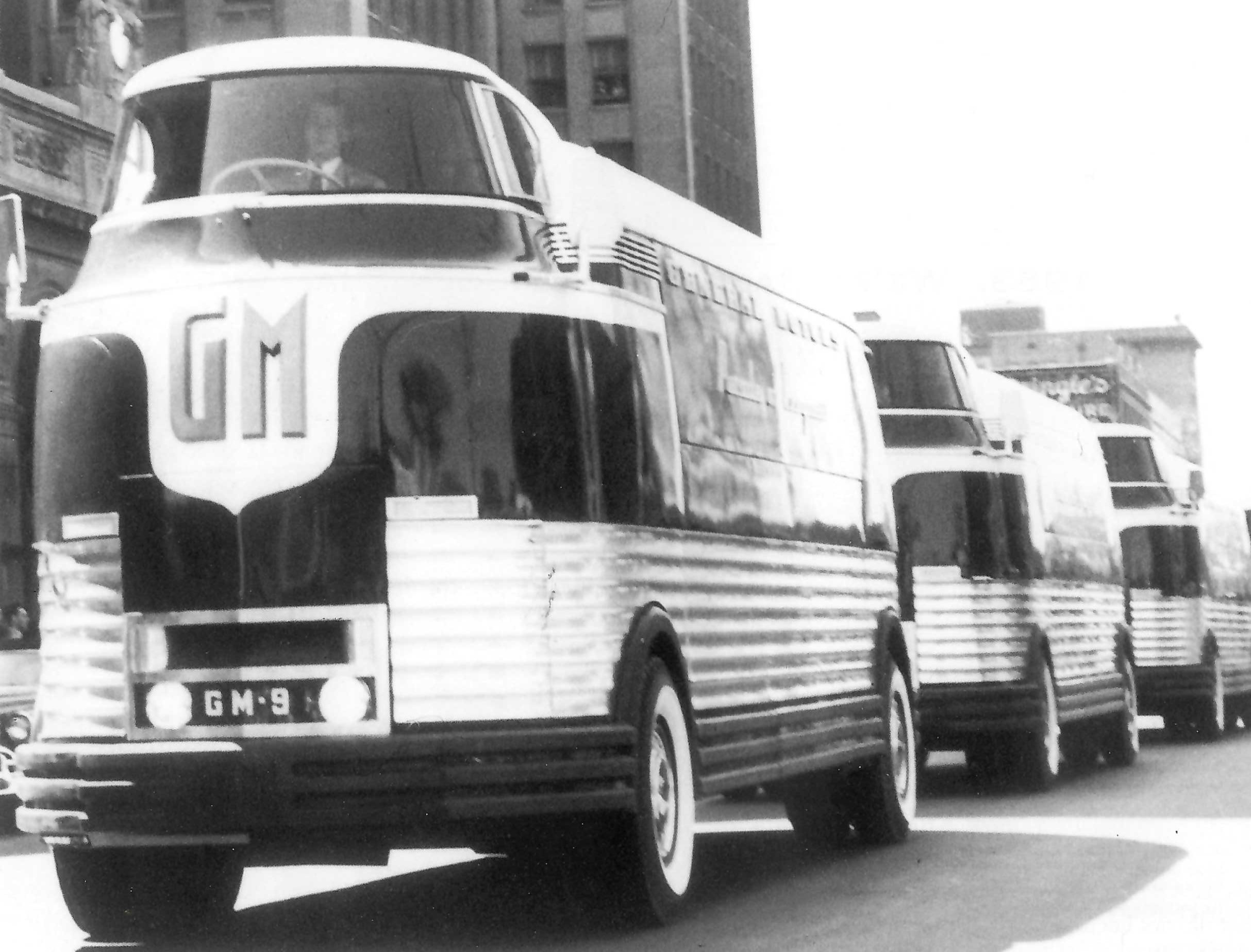 Vanderbilt Cup Races - Blog - The 1939 GM Futurliner: Automotive ...